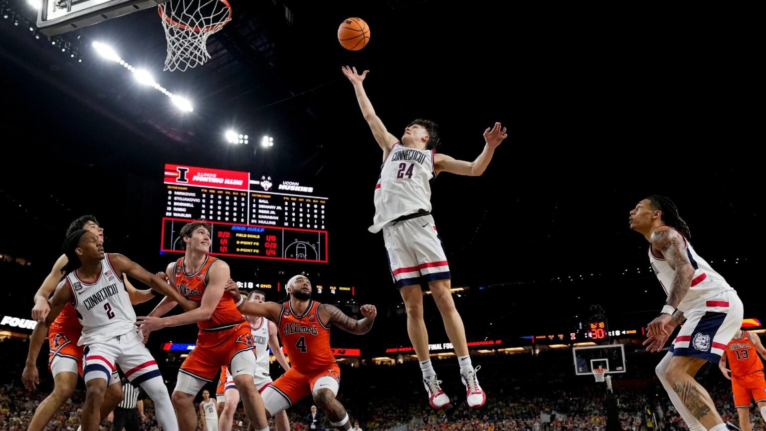 NCAA Tournament: UConn outlasts Illinois