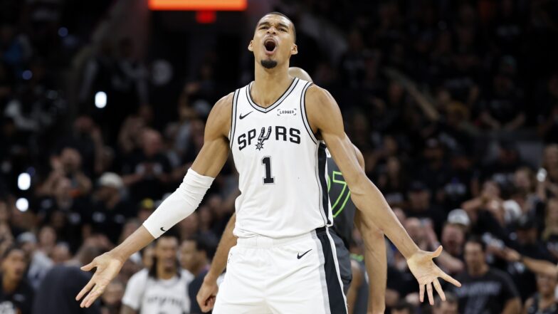 4 takeaways: Spurs respond to loss in opener with blowout win in Game 2 ...