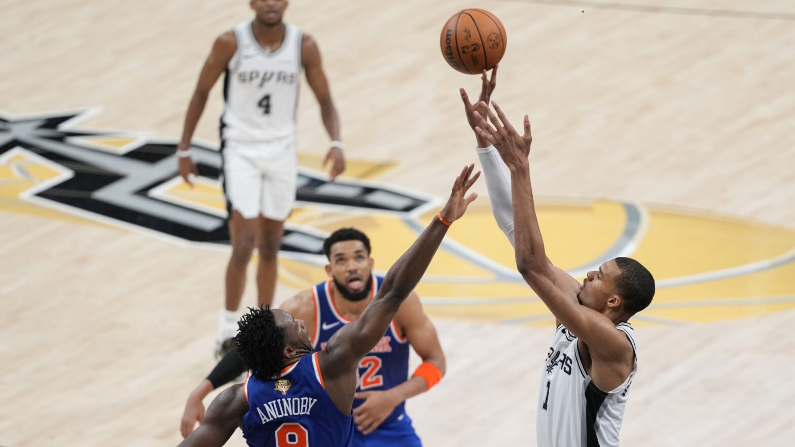 Knicks slow Spurs in transition, snag 2-0 Finals lead | NBA.com