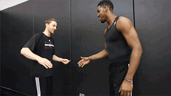 Stauskas Unveils New Hot Sauce | NBA.com