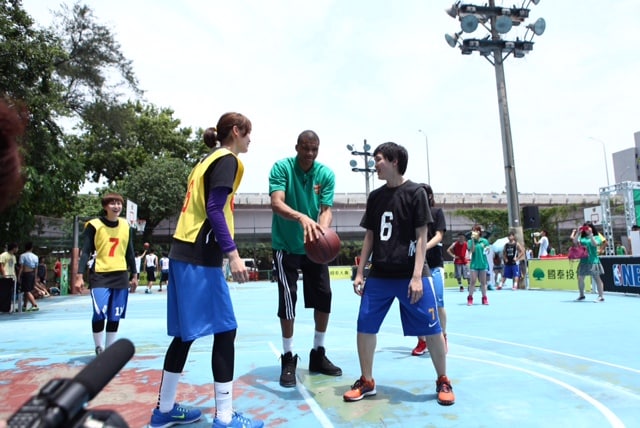 Giannis Takes Taiwan | Milwaukee Bucks