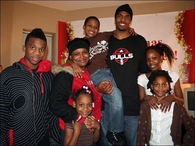 Bulls forward Tyrus Thomas surprises local familywith home makeover for ...