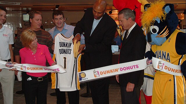 dunkin' donuts dress code