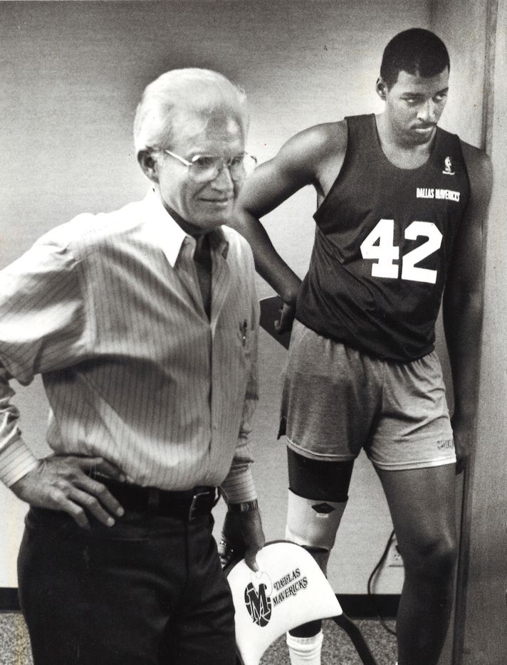 As Mavs celebrate 40th anniversary, employees reminisce about inaugural ...
