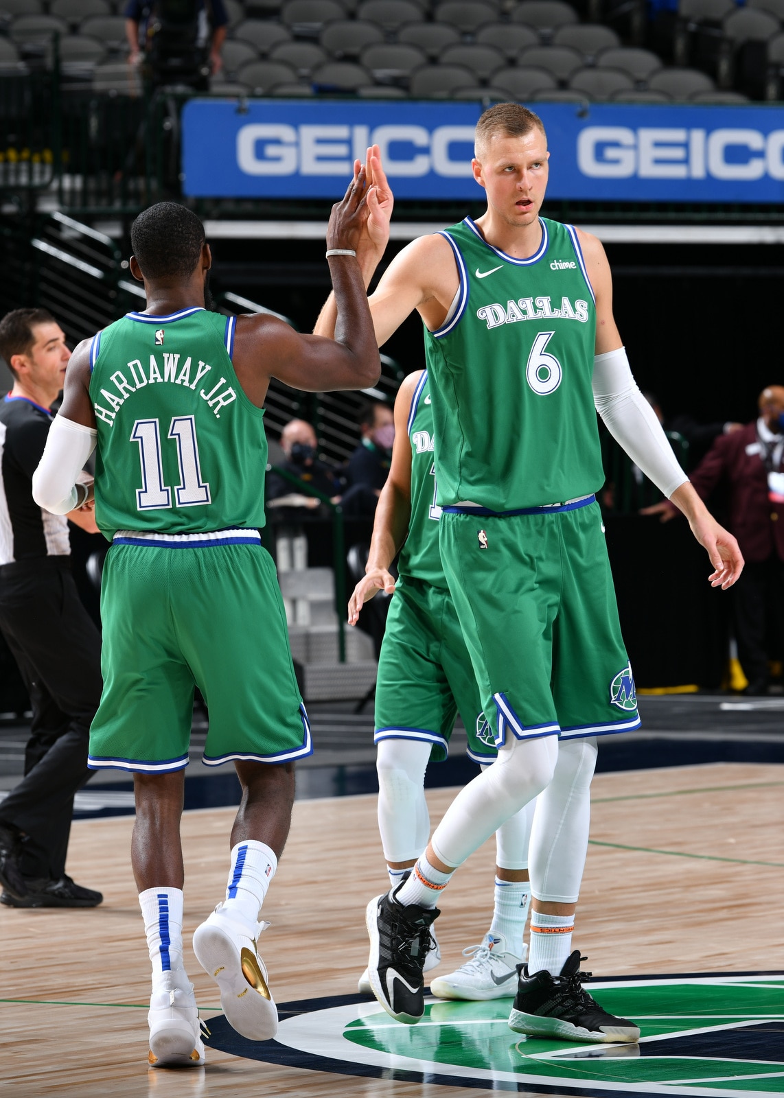 Preview: Red-hot Mavs ready for Red River battle against Oklahoma City ...