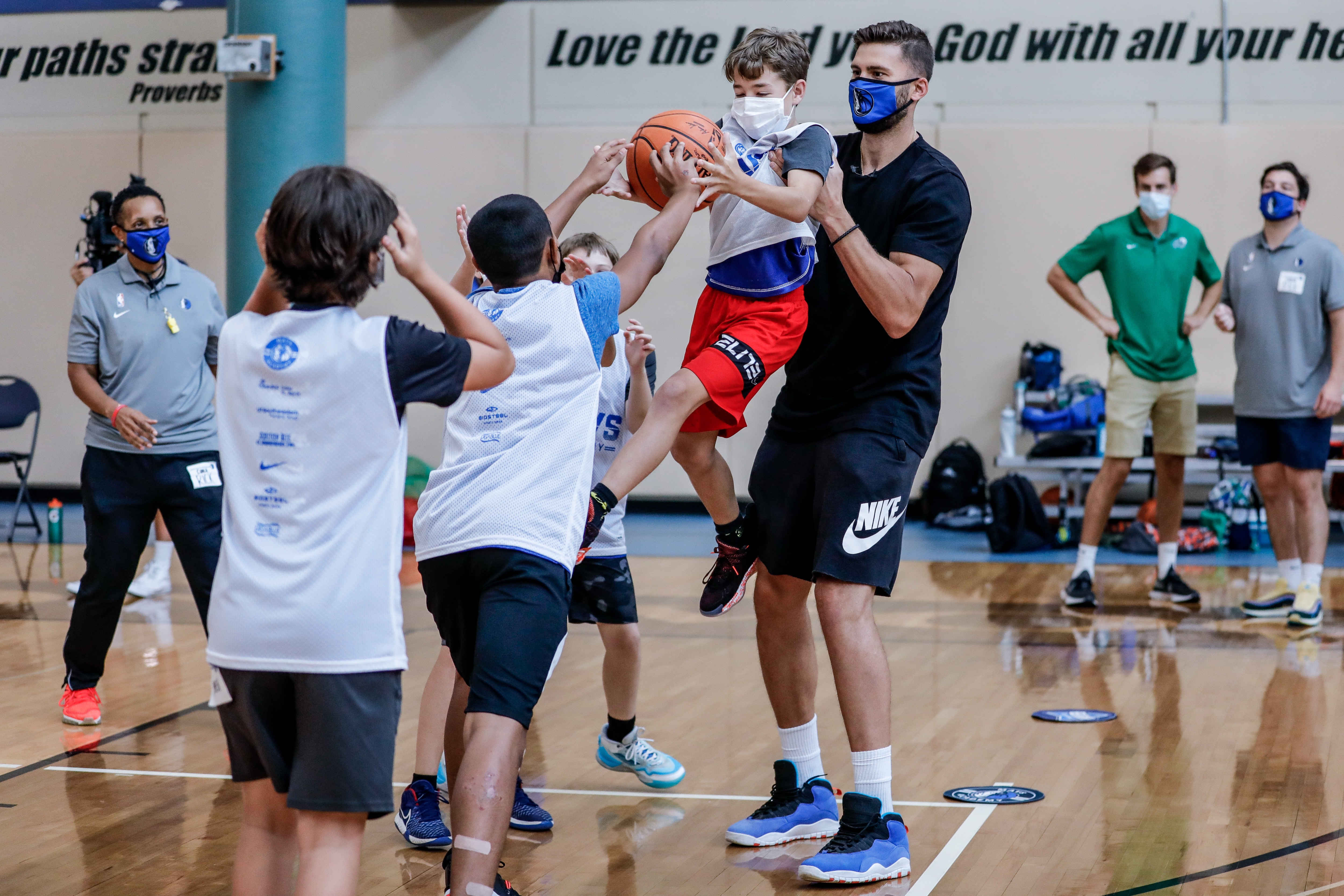 Maxi Kleber spends time with Mavs Academy youth, talks injury recovery and new coach | Dallas ...
