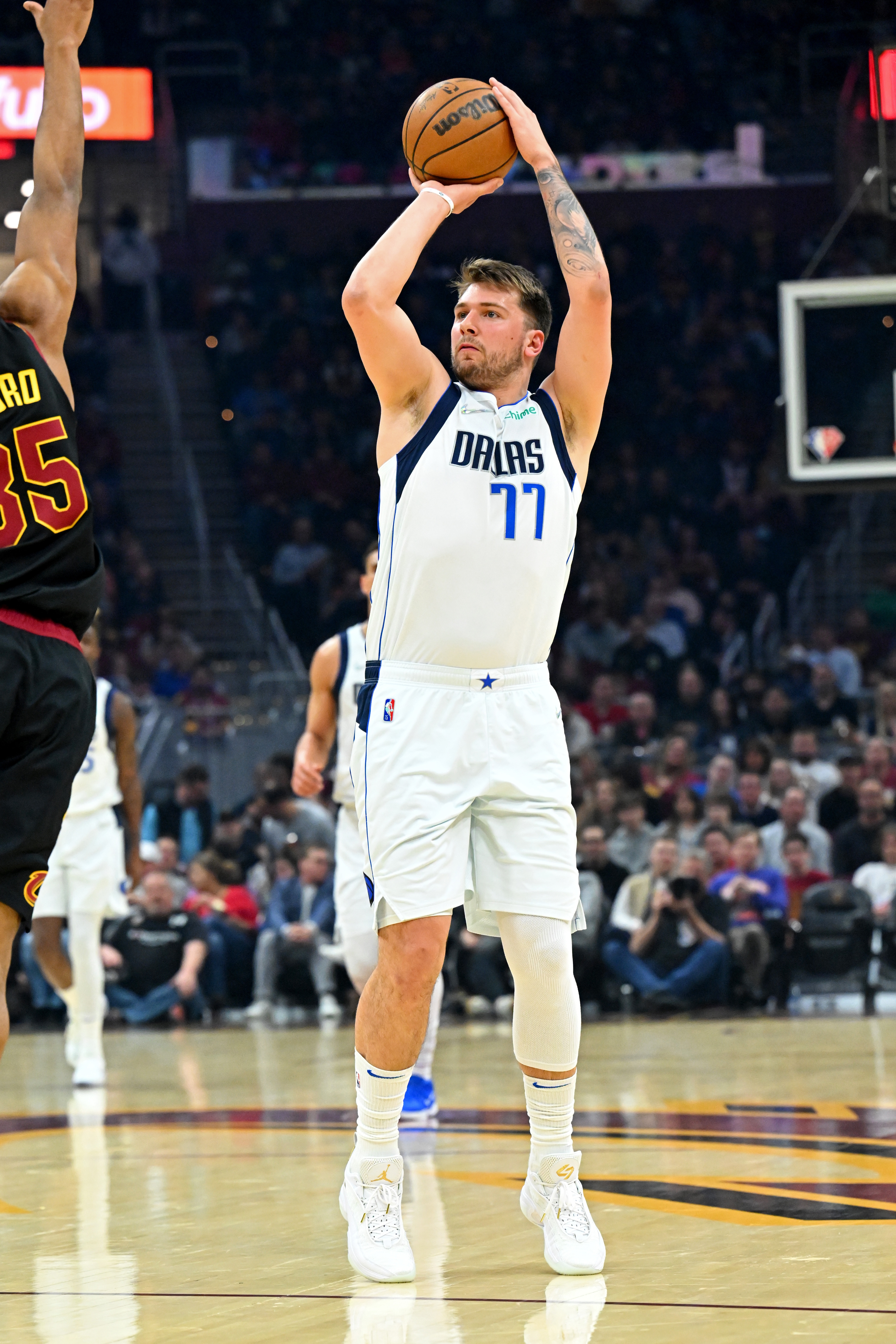 Mavs beat Cavs, 120-112, climb into No. 3 seed | Dallas Mavericks