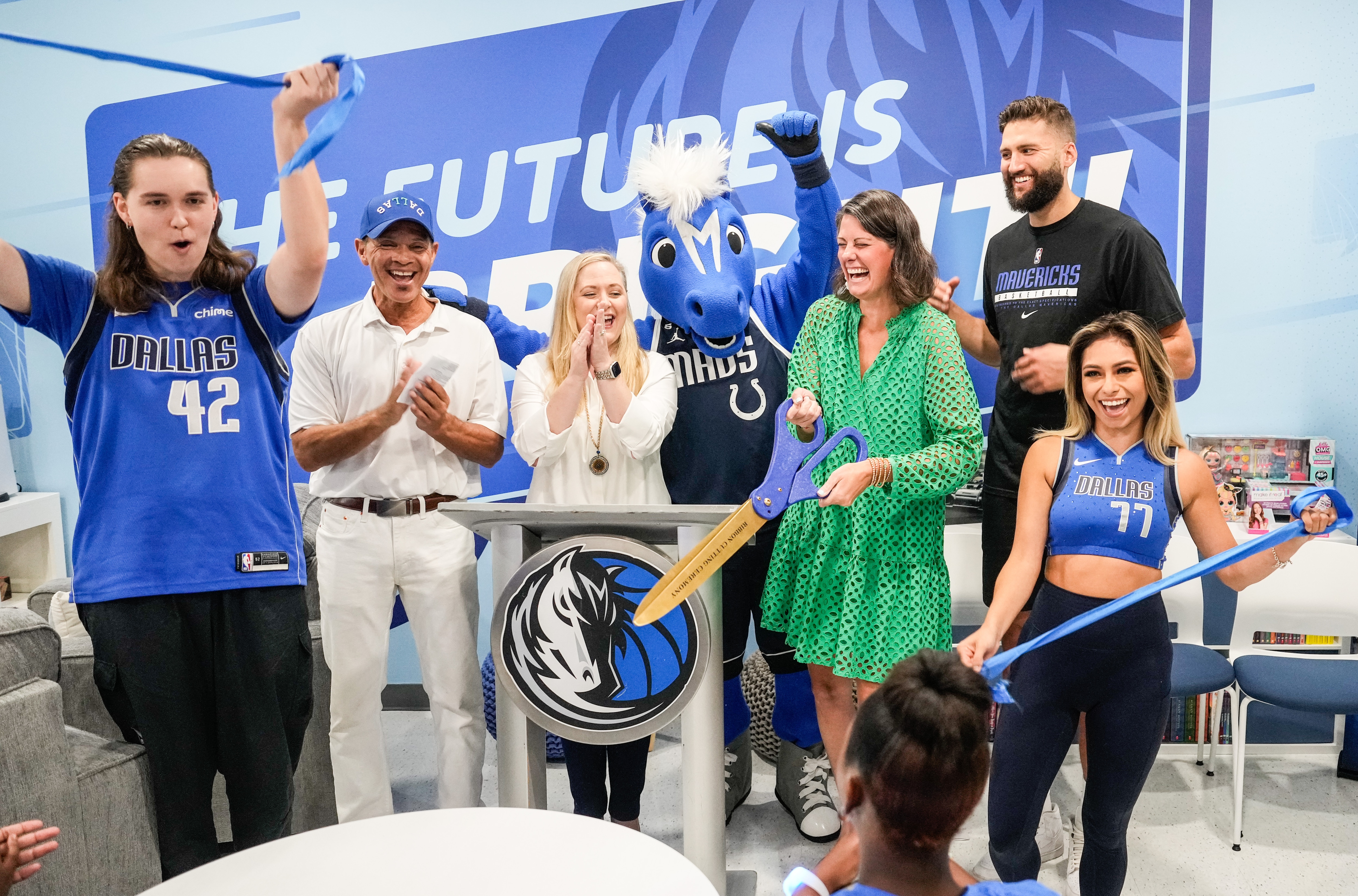 Maxi Kleber joins Mavs Foundation for ribbon-cutting at The Family Place | Dallas Mavericks