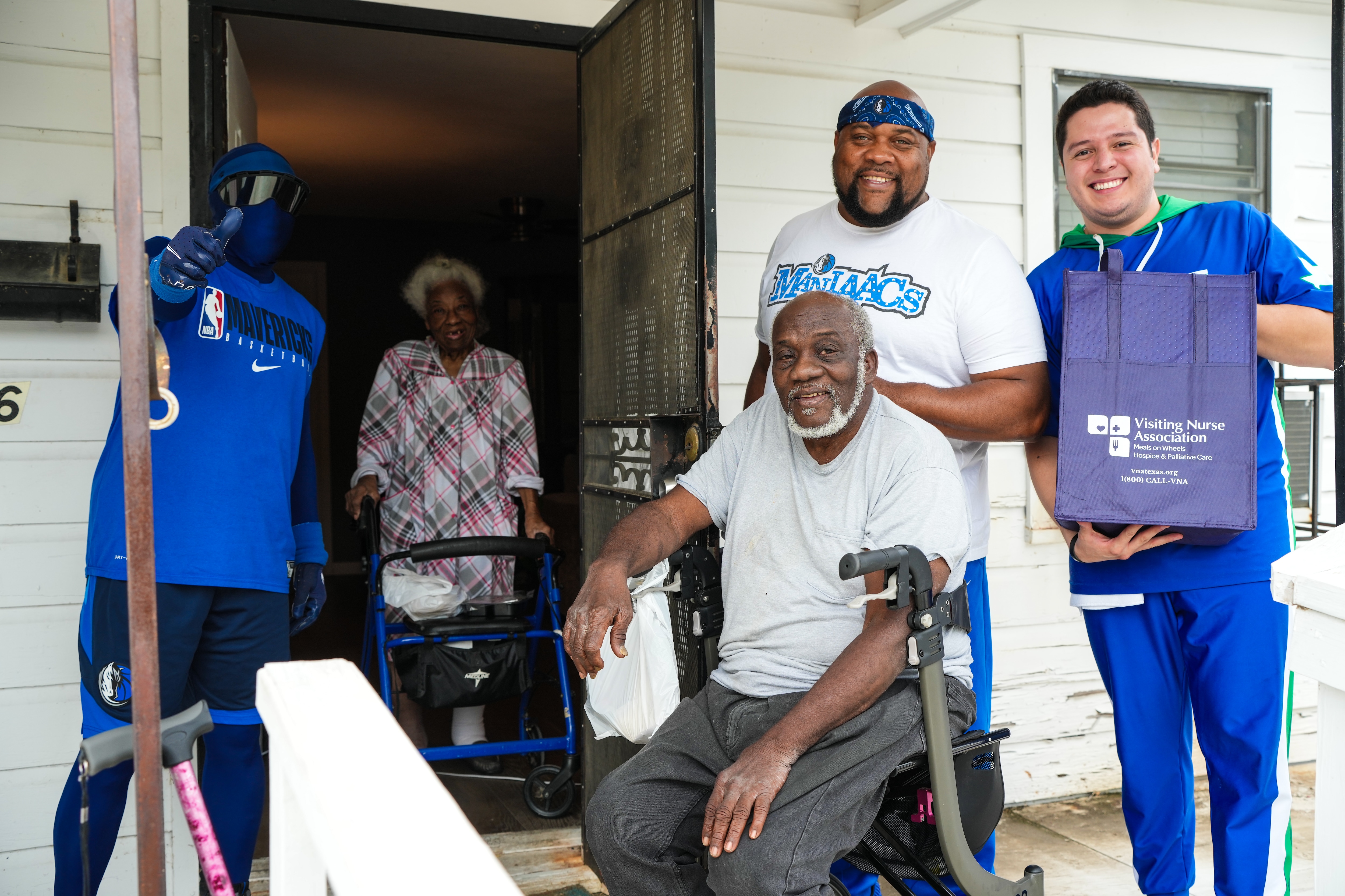 Mavericks’ staffers dish out meals and smiles at annual day of service ...