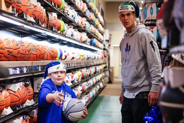Mavericks, SCHEELS collaborate for huge holiday shopping spree | Dallas ...