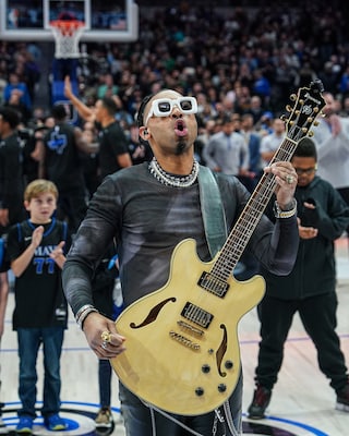 ‘GuitarSlayer’ Justin Lyons: Meet the man reinventing Mavericks’ iconic ...