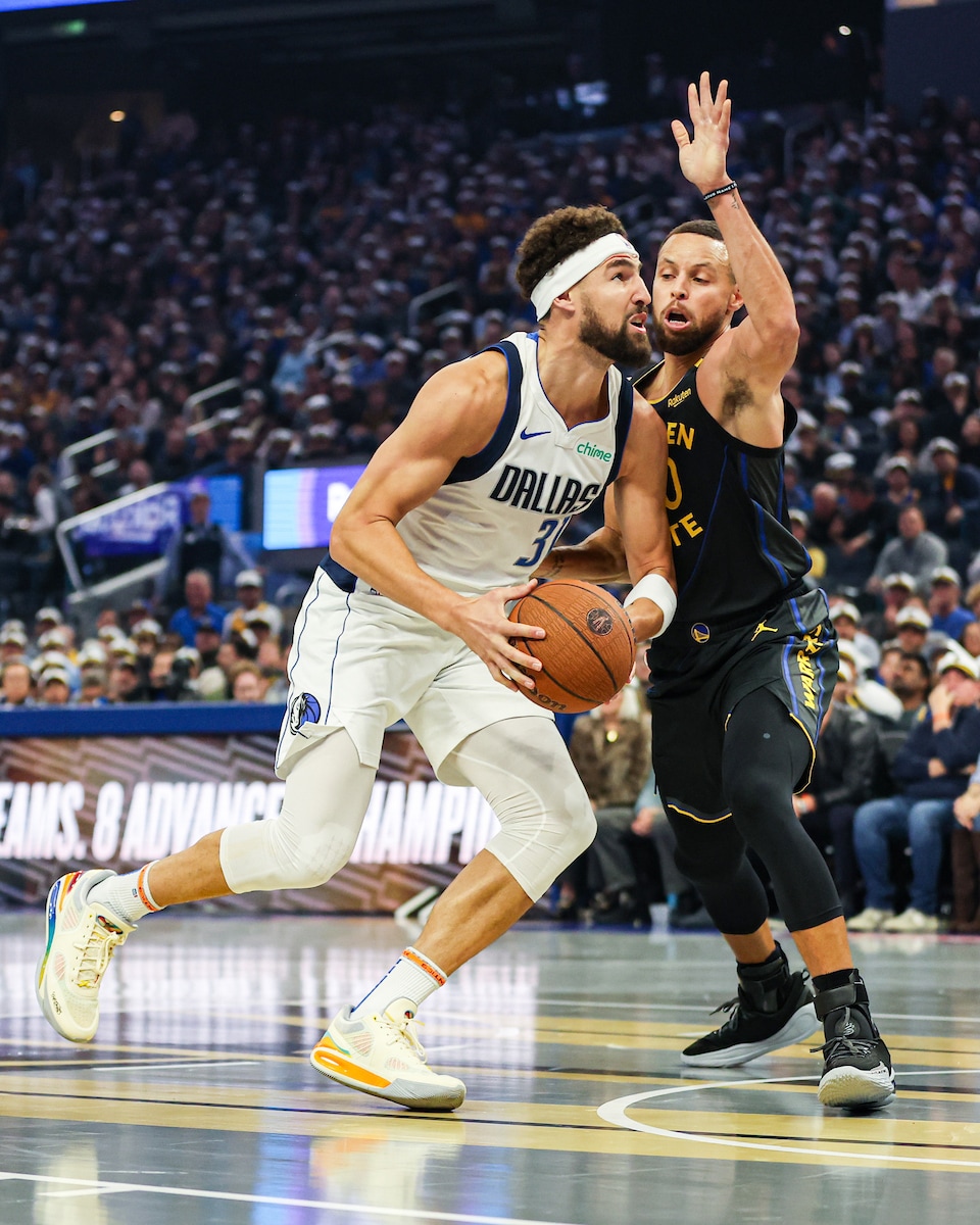 Curry sizzles late, sends Mavericks to third consecutive loss | Dallas ...
