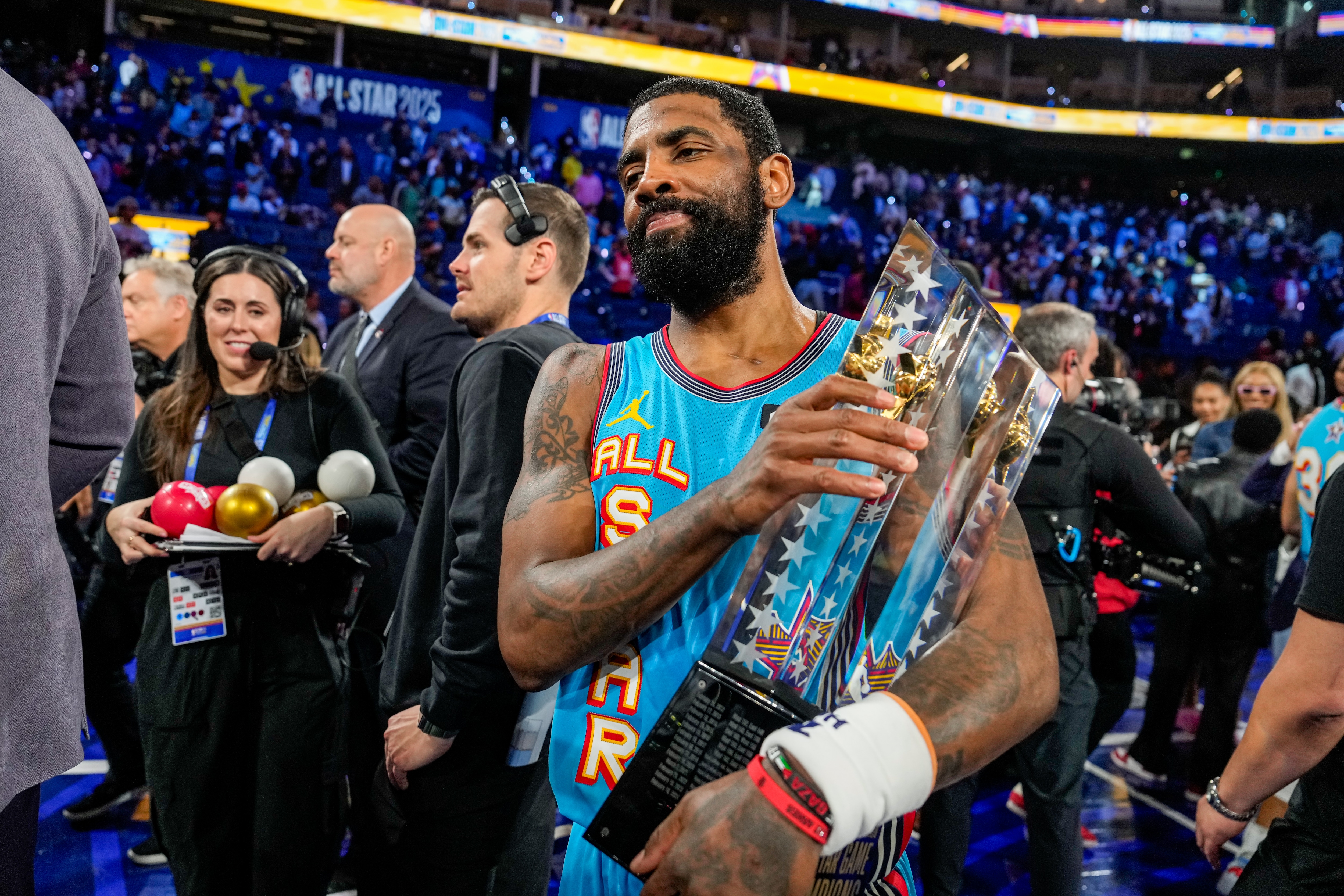 Irving, Shaq’s OGs take home the All-Star game trophy | Dallas Mavericks