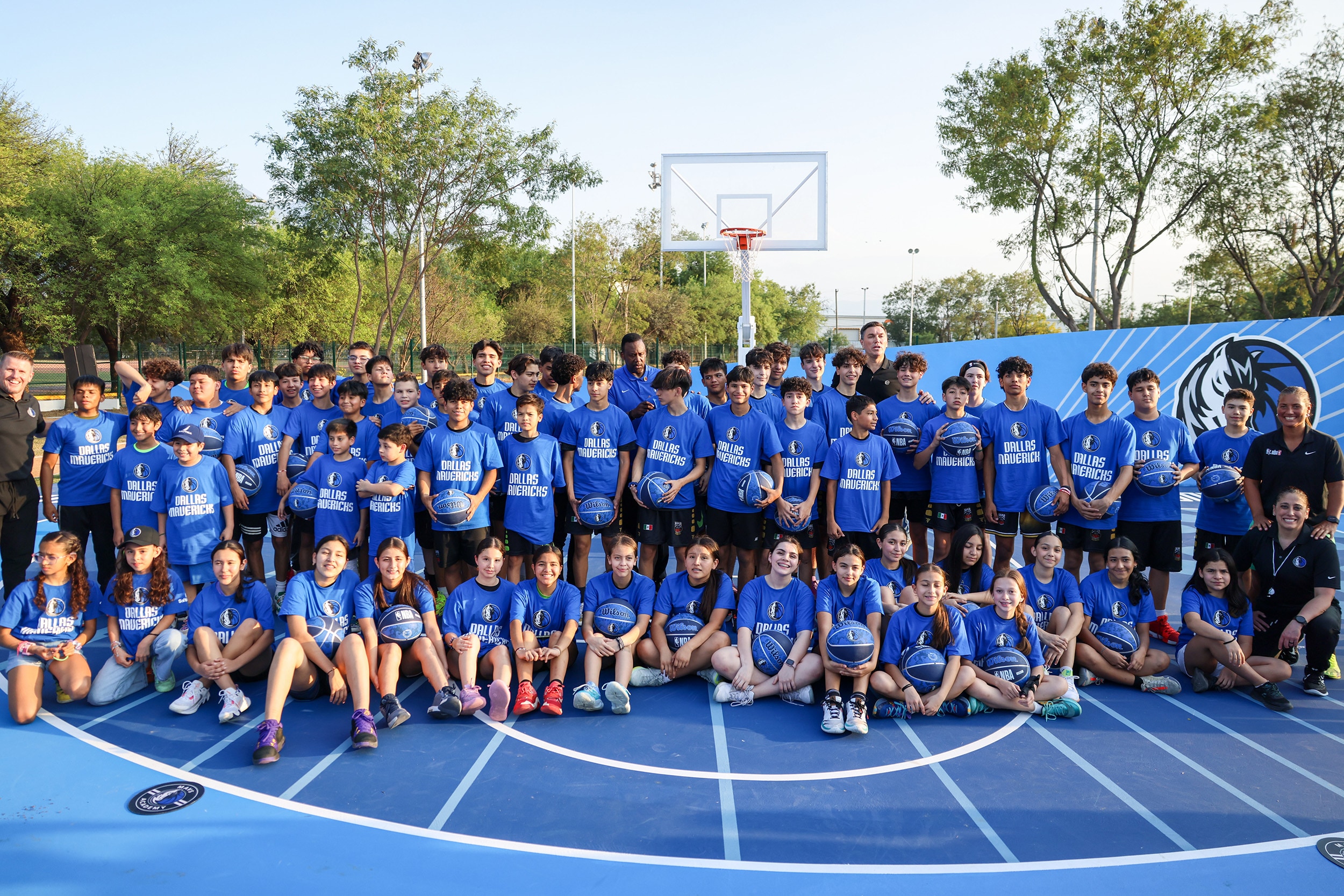 Dallas Mavericks and Softtek unveil basketball court in Monterrey ...