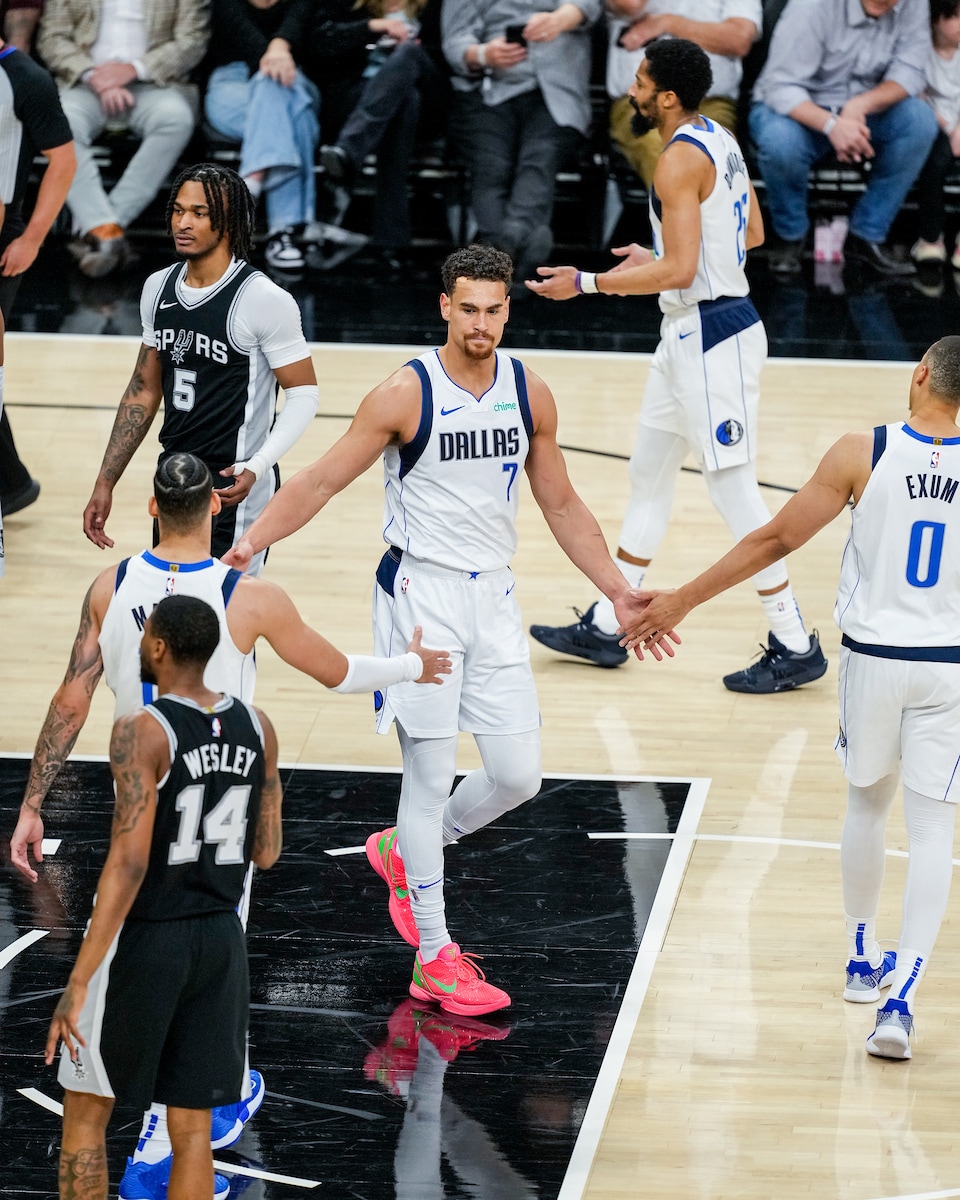 Spurs going for rare rookie double | Dallas Mavericks