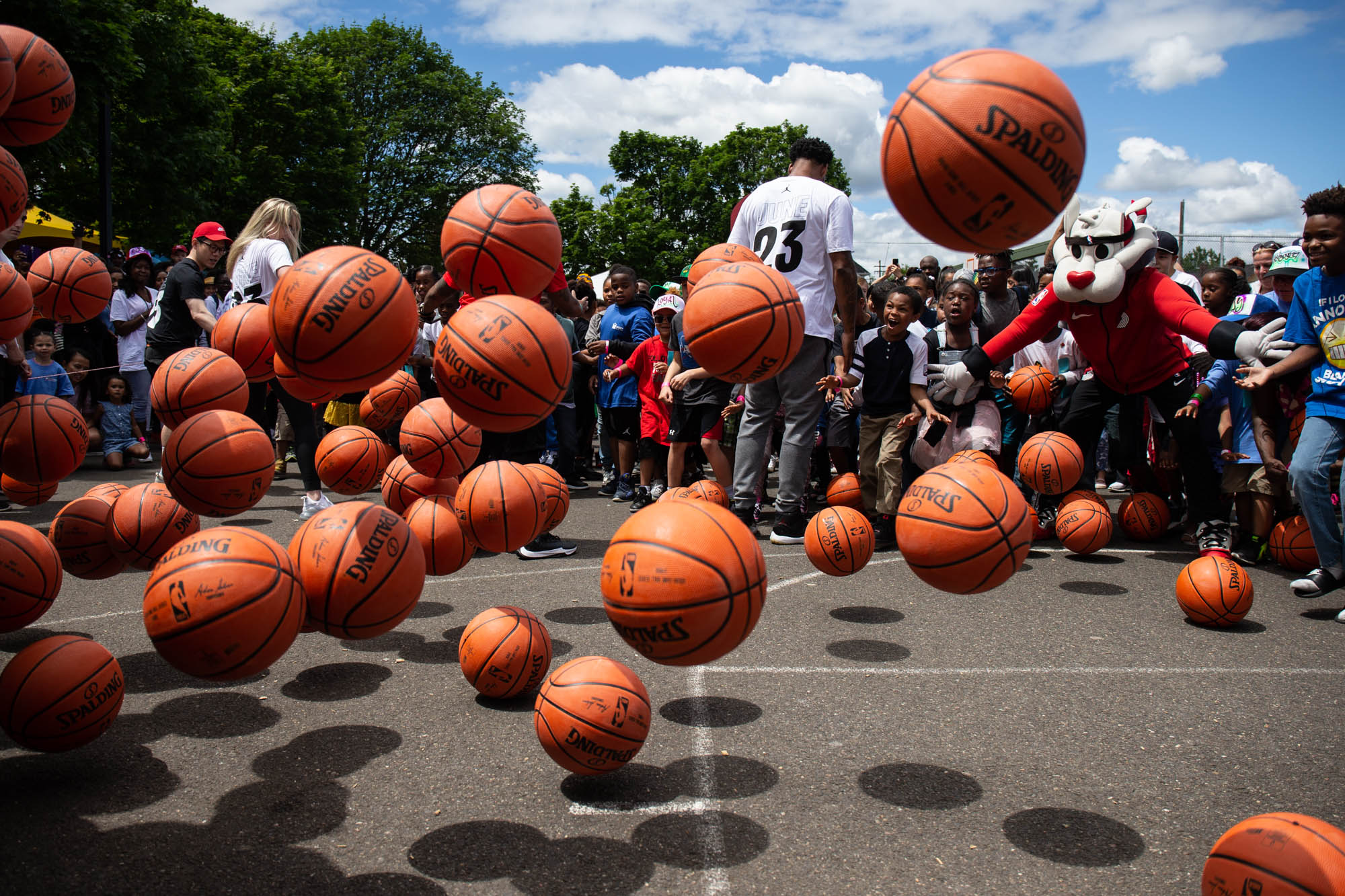 PHOTOS > 500 basketball giveaway for Go Hoop Day | Portland Trail Blazers