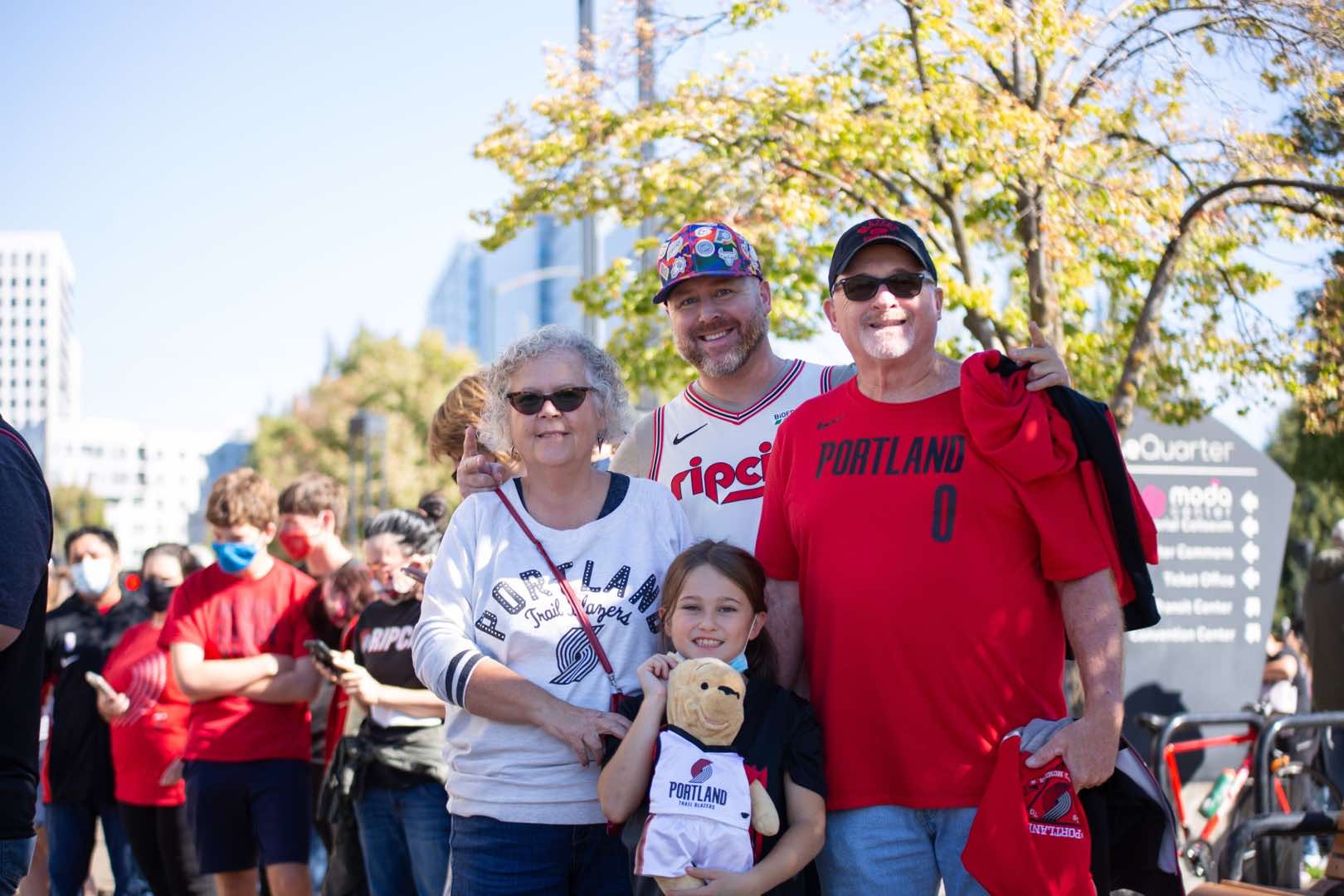 PHOTOS » Fans return to the Moda Center for Fan Fest Photo Gallery ...