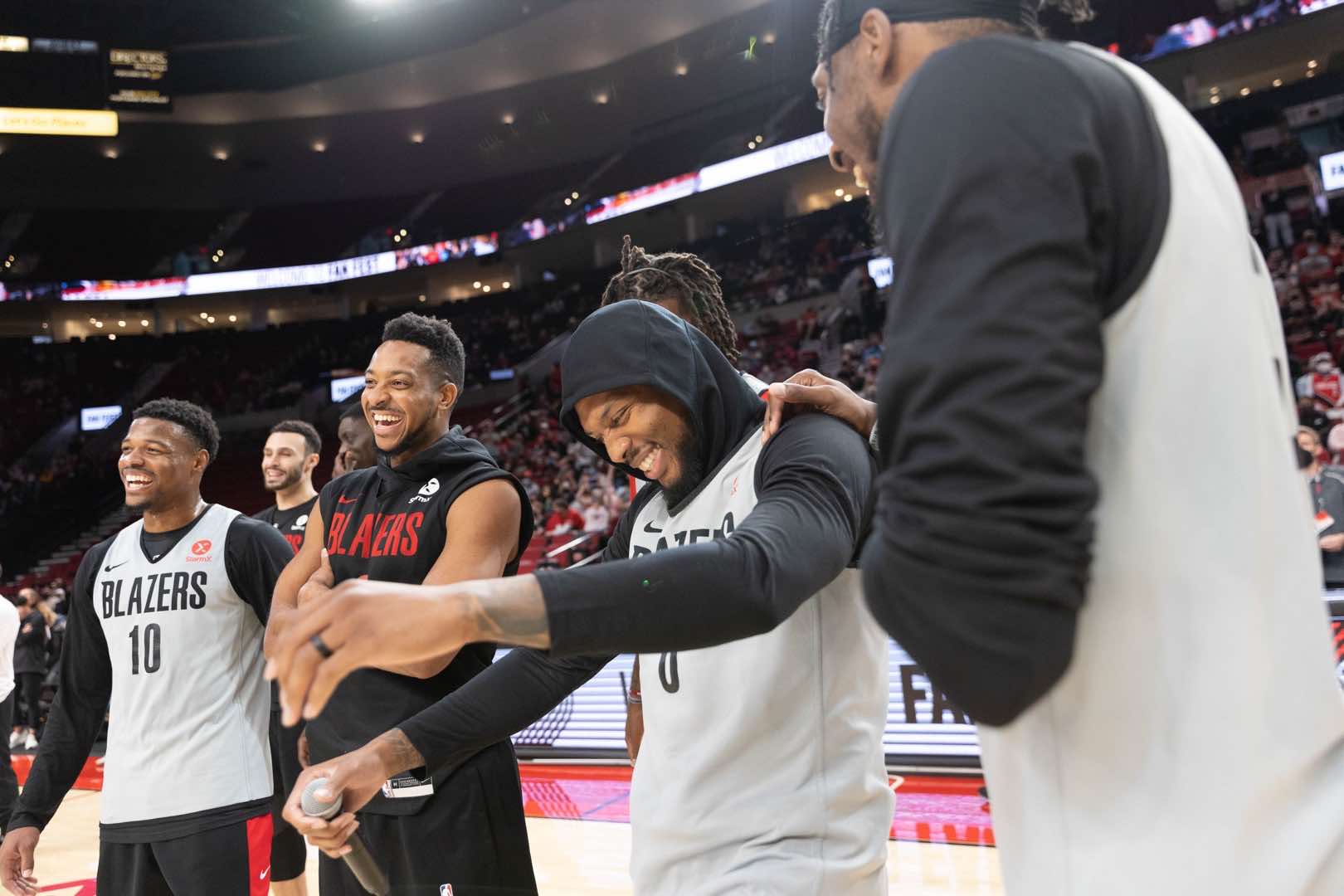 PHOTOS » Fans return to the Moda Center for Fan Fest Photo Gallery ...