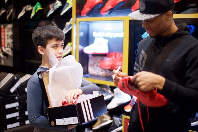 Photos: Dame Surprises Fans at Foot Locker Photo Gallery | NBA.com
