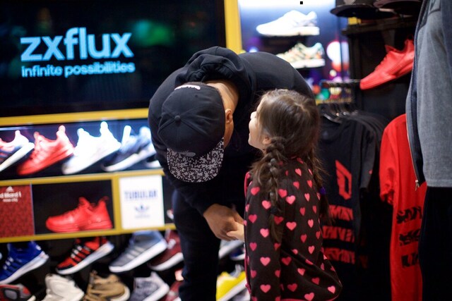 Photos: Dame Surprises Fans at Foot Locker Photo Gallery | NBA.com