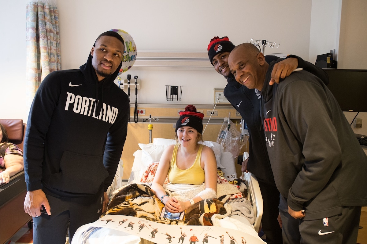 PHOTOS » Entire Roster Visits OHSU Doernbecher Children's Hospital ...