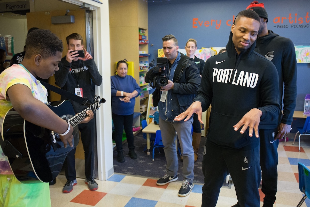 PHOTOS » Entire Roster Visits OHSU Doernbecher Children's Hospital ...