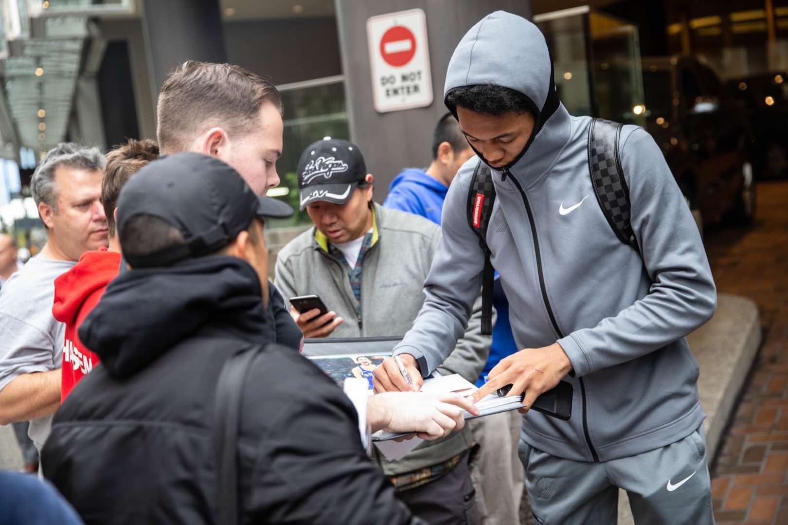 PHOTOS » Blazers vs. Raptors in Vancouver Photo Gallery | NBA.com