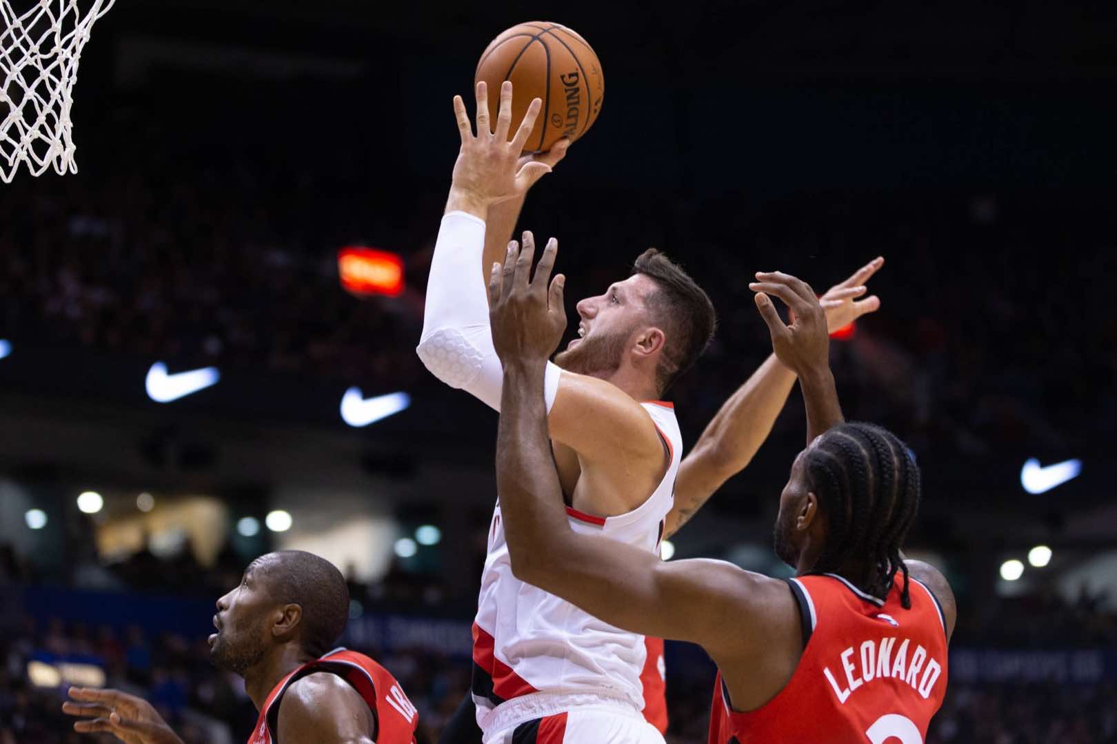 PHOTOS » Blazers vs. Raptors in Vancouver Photo Gallery | NBA.com