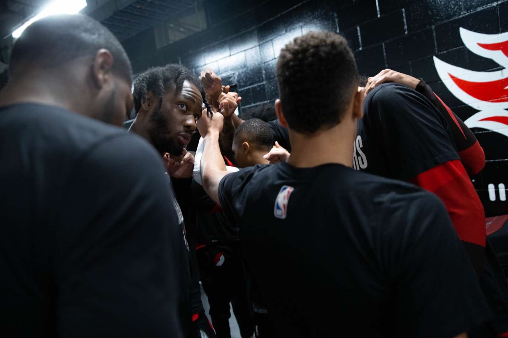 PHOTOS » Blazers vs. Raptors in Vancouver Photo Gallery | NBA.com
