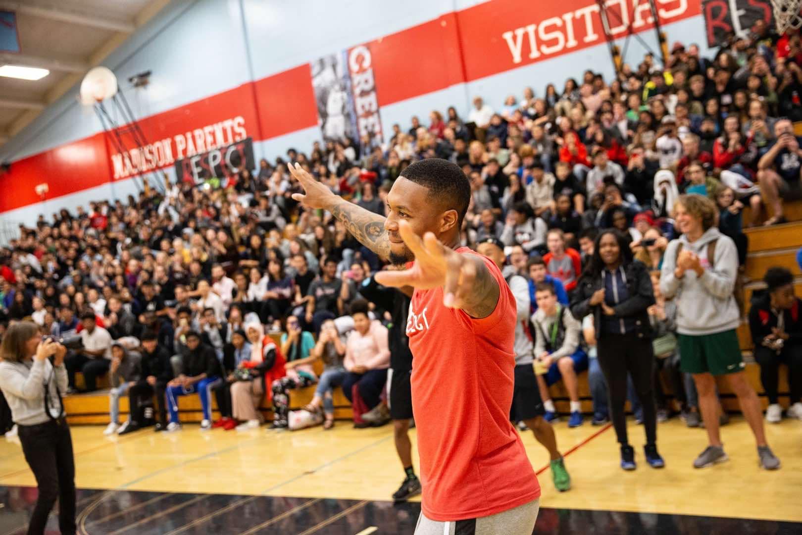 PHOTOS » Lillard Community Assist for November Photo Gallery | NBA.com