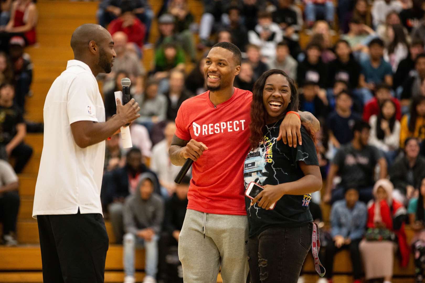 PHOTOS » Lillard Community Assist for November Photo Gallery | NBA.com