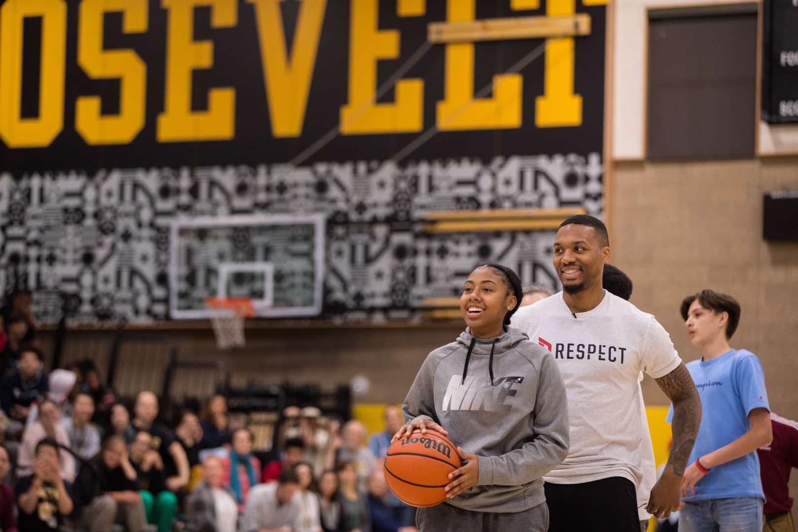 PHOTOS » Lillard Community Assist for November Photo Gallery | NBA.com