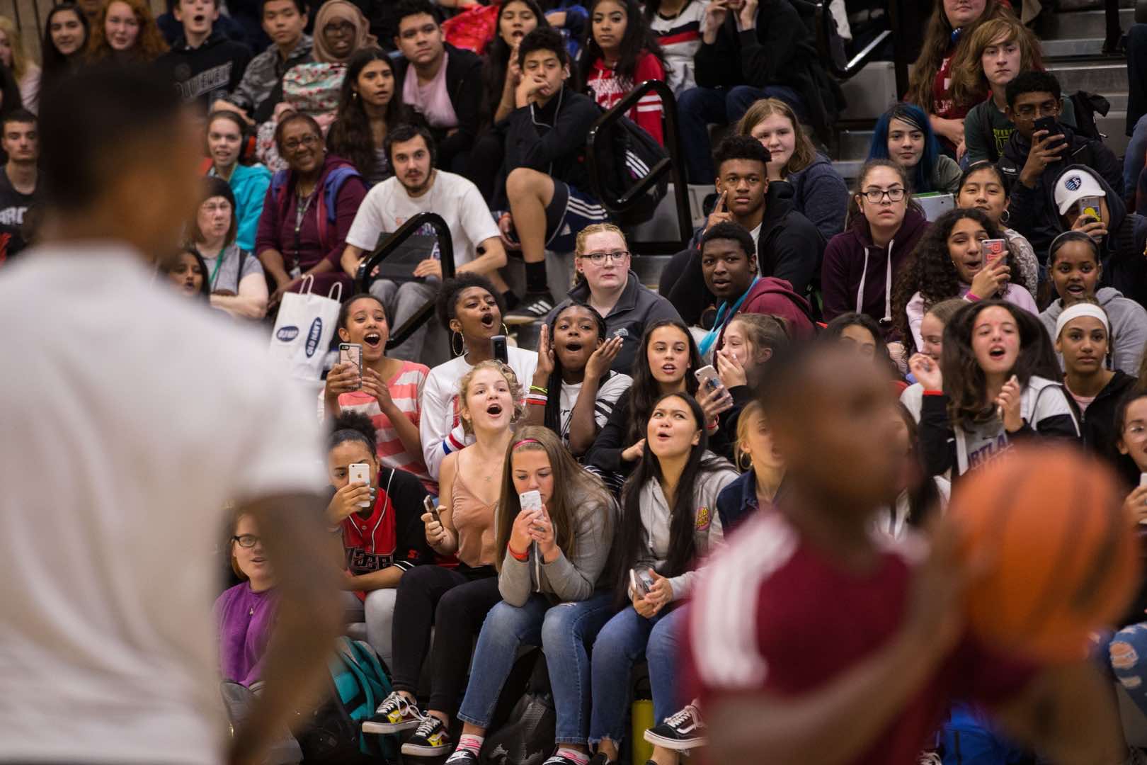 PHOTOS » Lillard Community Assist for November Photo Gallery | NBA.com