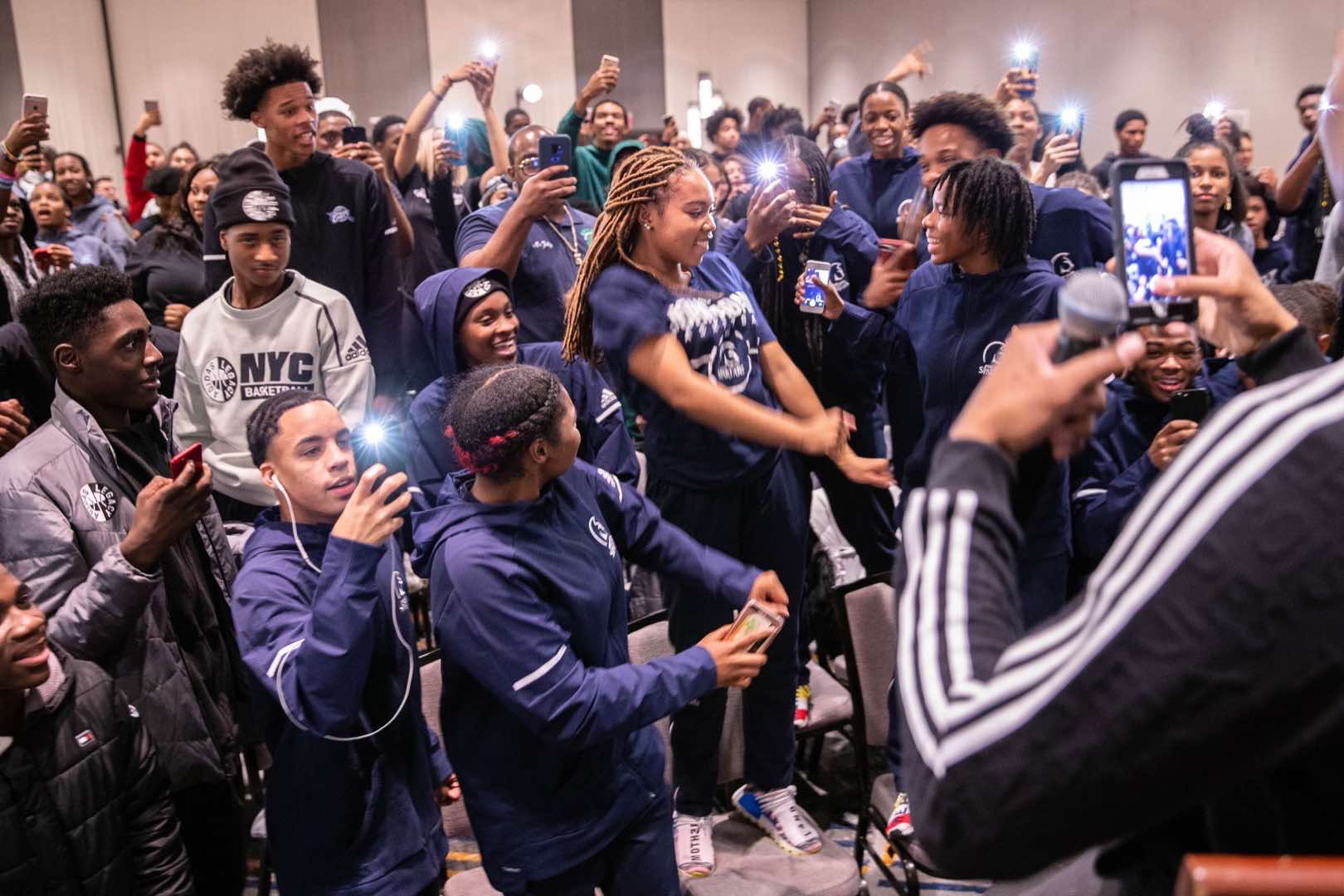 PHOTOS » Lillard Community Assist for November Photo Gallery | NBA.com