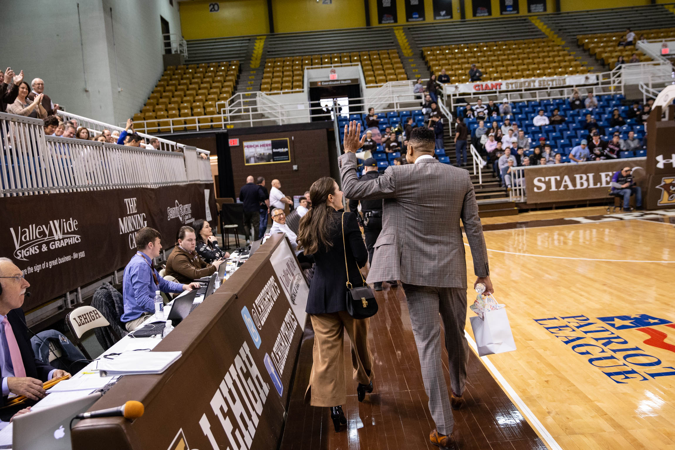 Photos » CJ McCollum's Number Retired At Lehigh Photo Gallery | NBA.com