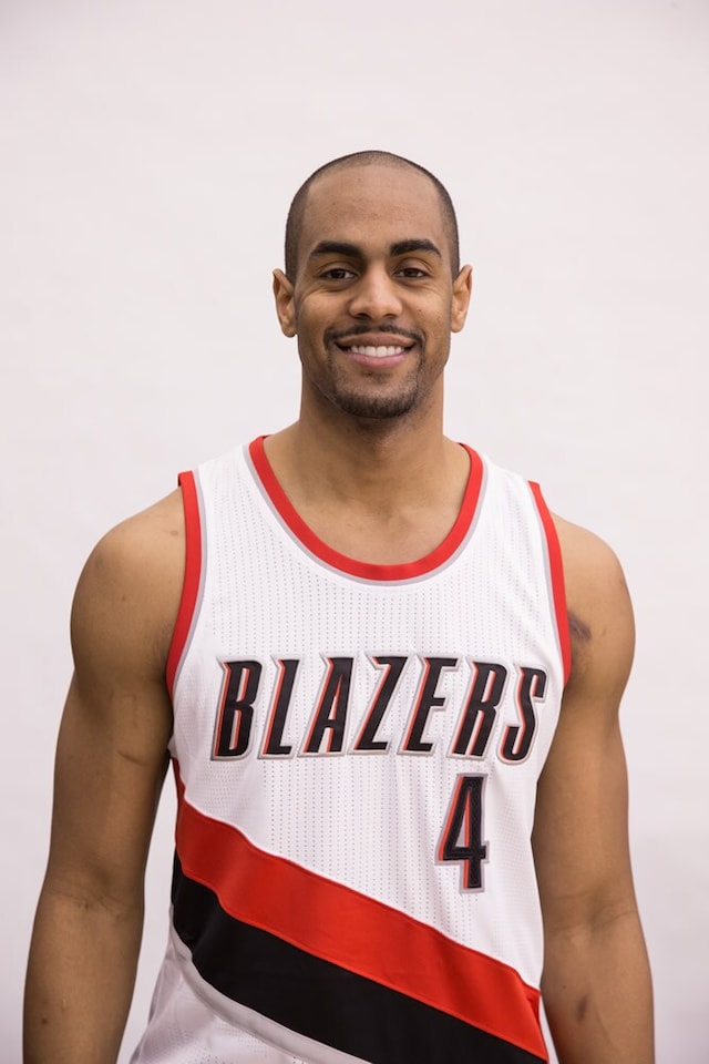 Arron Afflalo and Alonzo Gee Arrive in Portland Photo Gallery | NBA.com