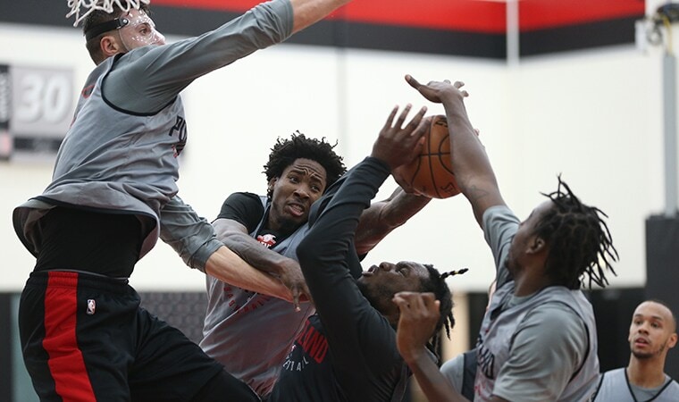 Healthy After Shoulder Surgery, Davis Gets Back to Court on First Day ...