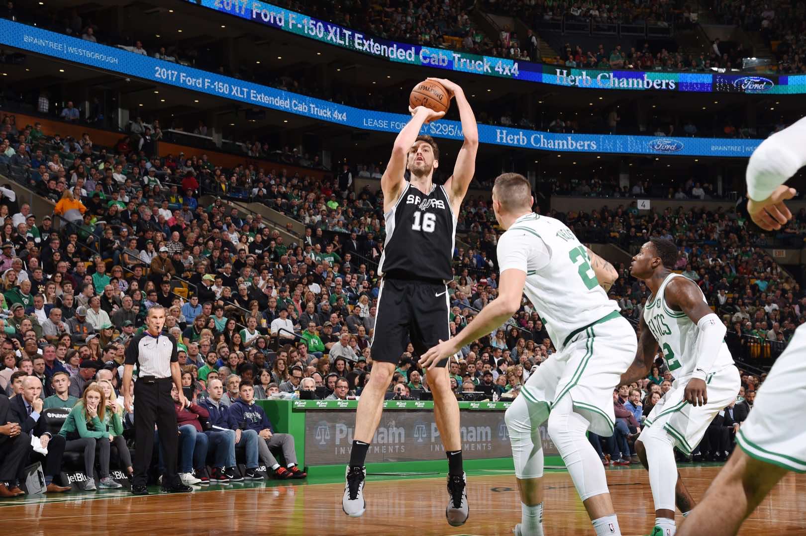 PHOTOS: Best of Pau Gasol Photo Gallery | NBA.com