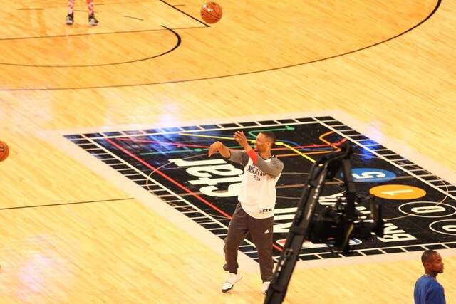 Pre-Game Warm-Ups at MSG Photo Gallery | NBA.com