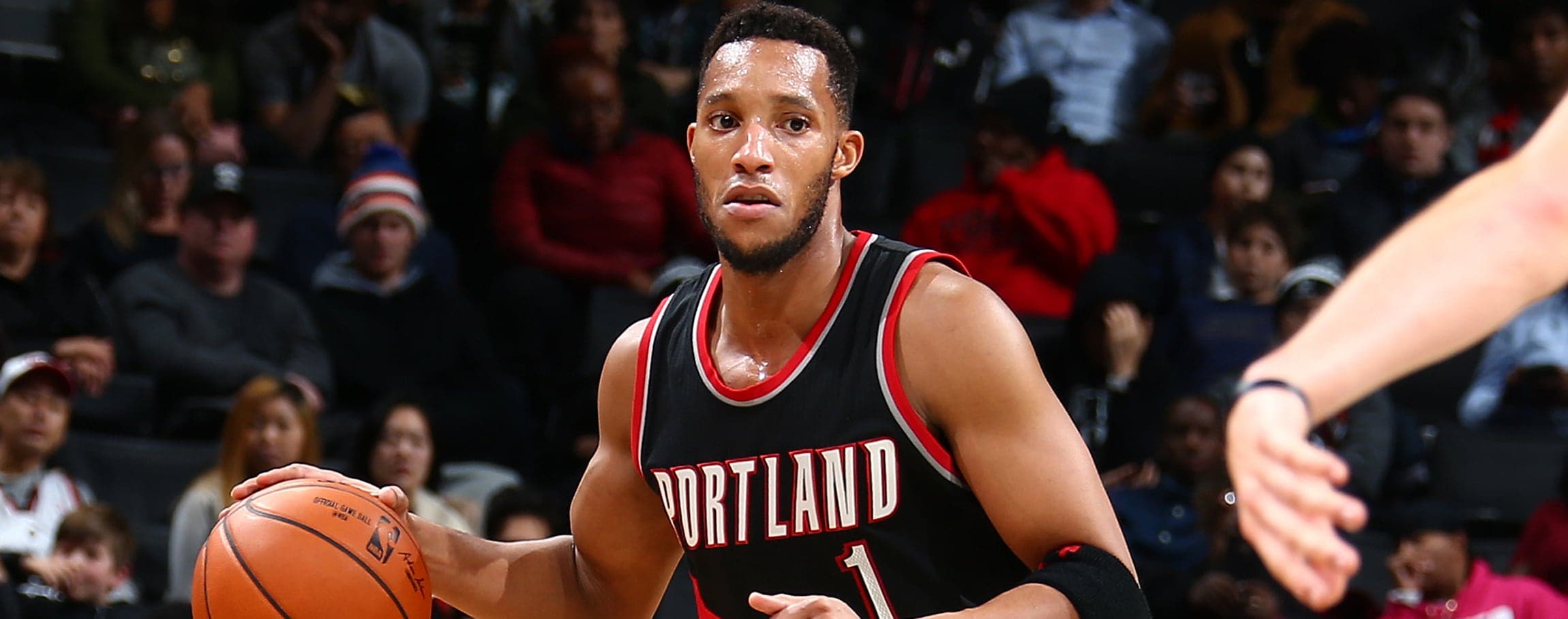 Turner Breaks Right Hand Versus Mavericks | Portland Trail Blazers
