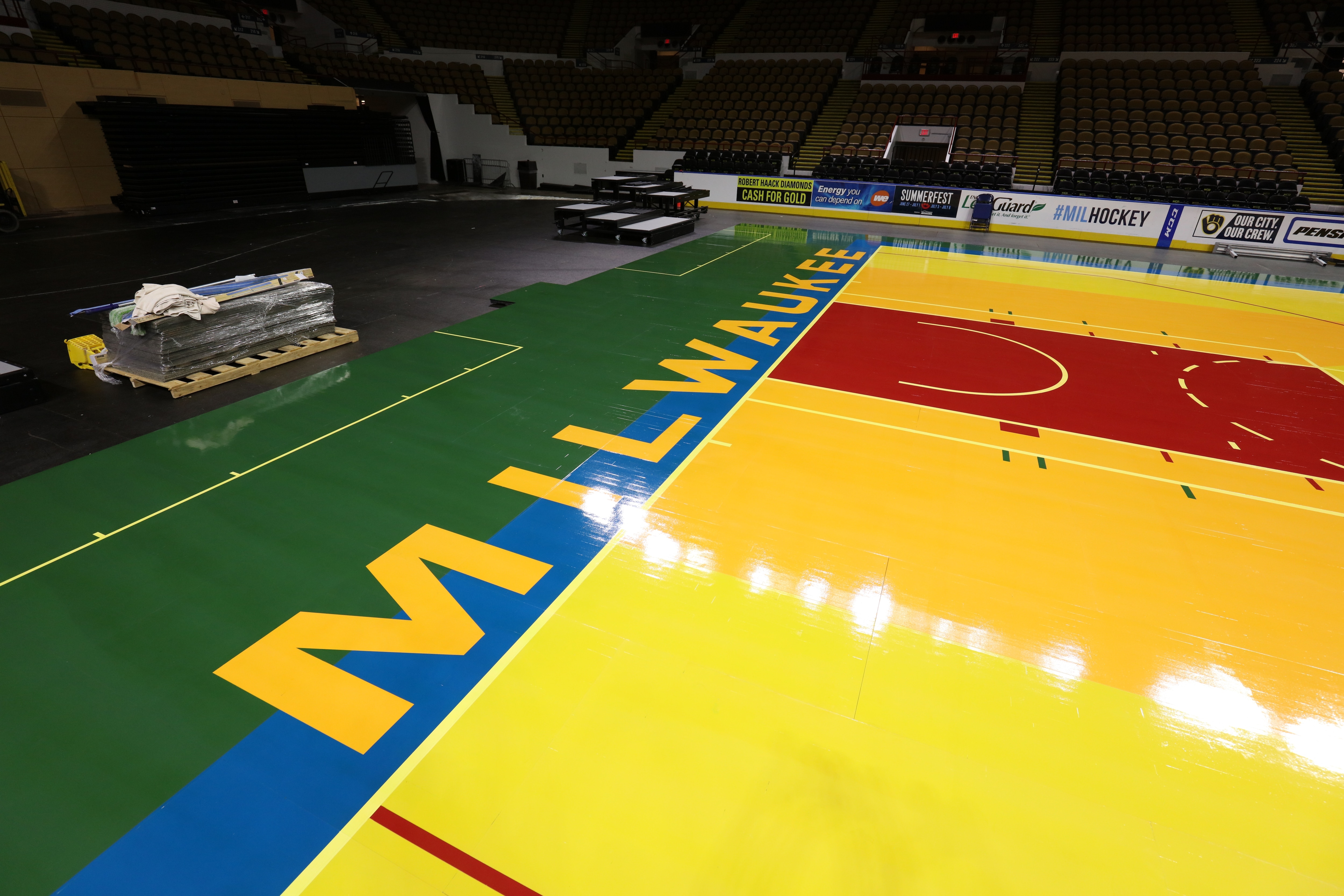Iconic MECCA Court Returns To UW-Milwaukee Panther Arena Photo Gallery ...