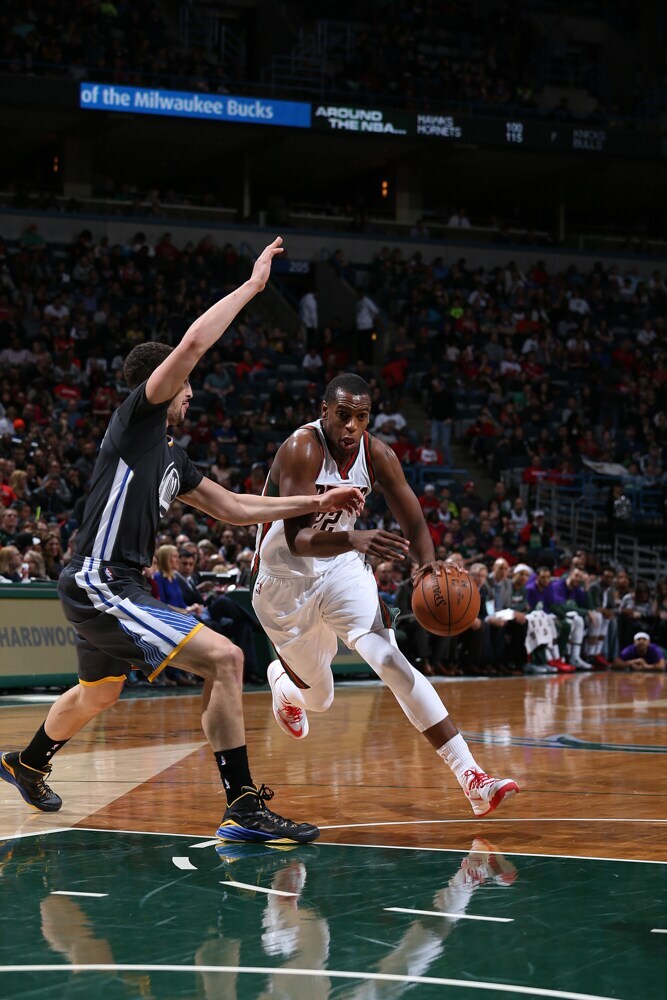 Game Action - Bucks vs Warriors - 03/28/15 Photo Gallery | NBA.com