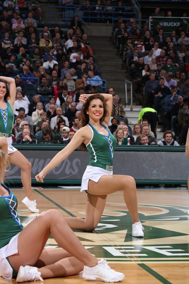 2015-16 Bucks Dancer: Mariah Photo Gallery | NBA.com