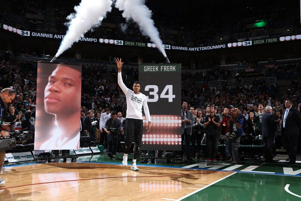 Entertainment - Bucks vs Hornets - 10/26/16 | Milwaukee Bucks