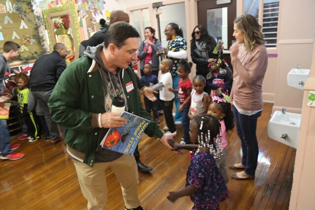 Siefert Elementary School Male Read-In Photo Gallery | NBA.com