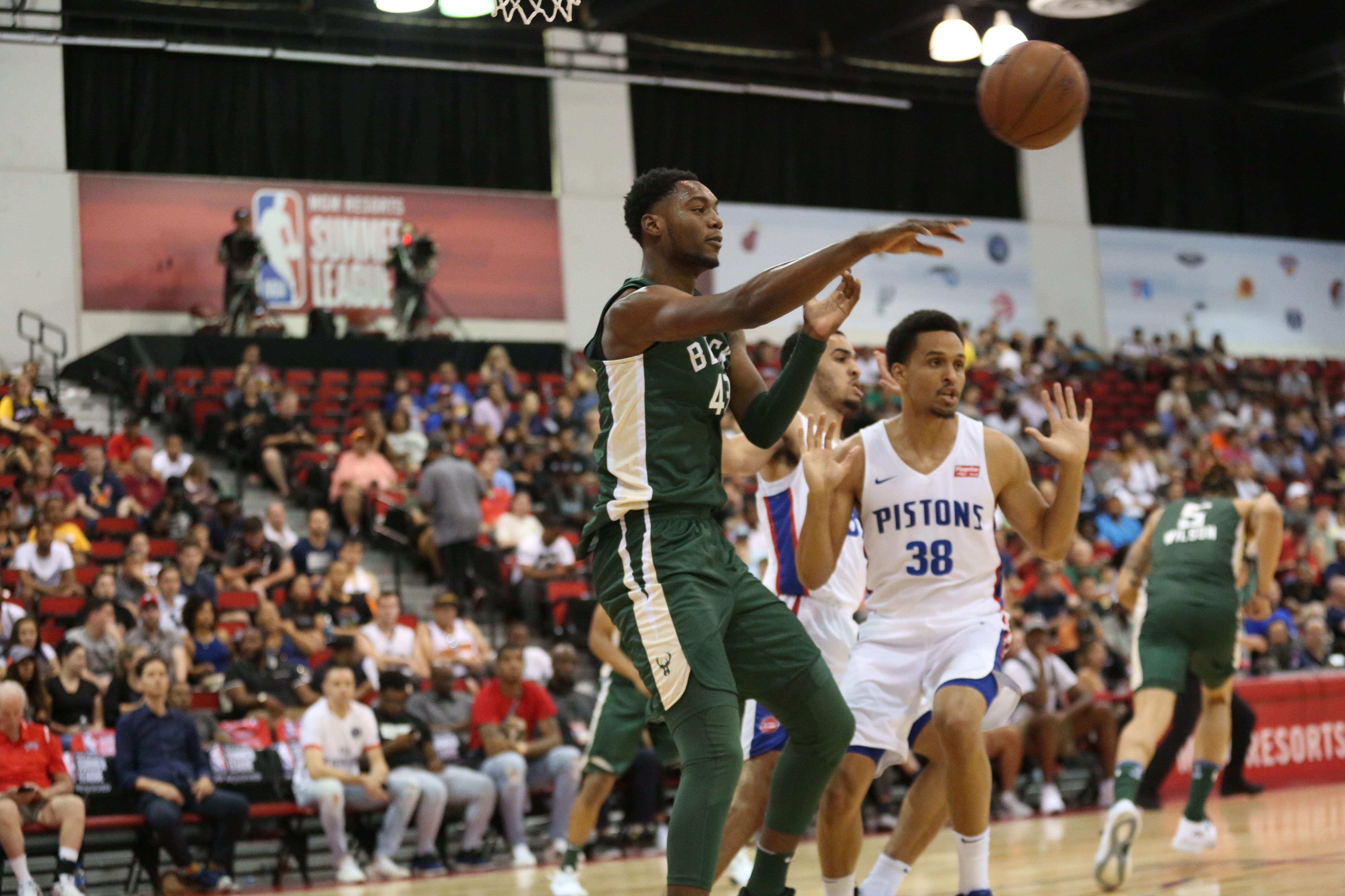 Brandon McCoy Signs A Training Camp Contract | Milwaukee Bucks