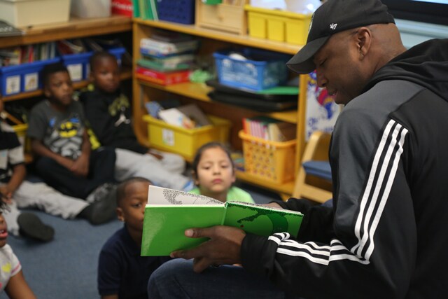 Siefert Elementary School Male Read-In Photo Gallery | NBA.com