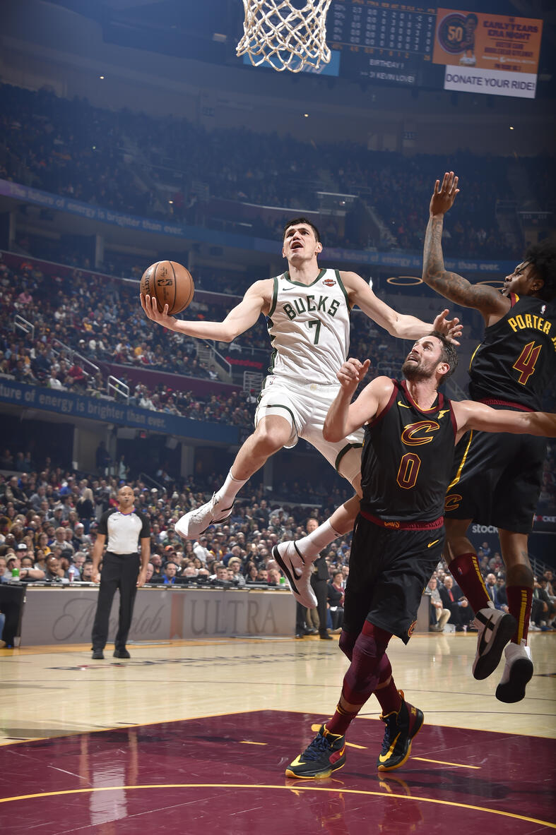 PHOTO RECAP: BUCKS 119 - CAVALIERS 110 | 11.29.19 Photo Gallery | NBA.com