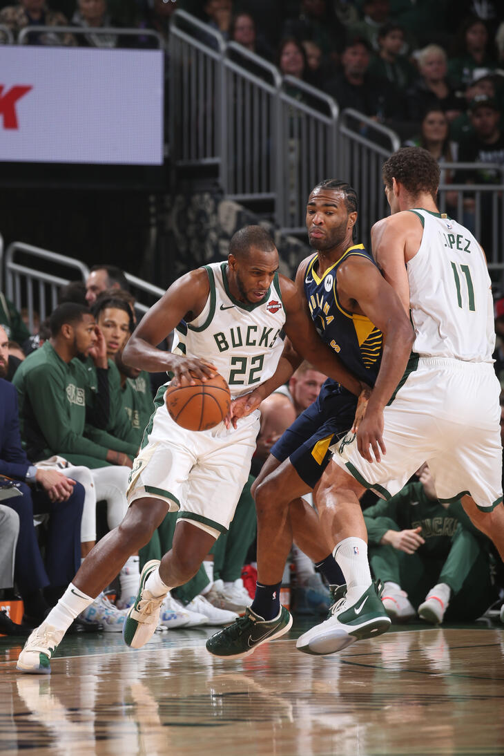 PHOTO RECAP: Bucks 117 - Pacers 89 | 12.22.19 Photo Gallery | NBA.com