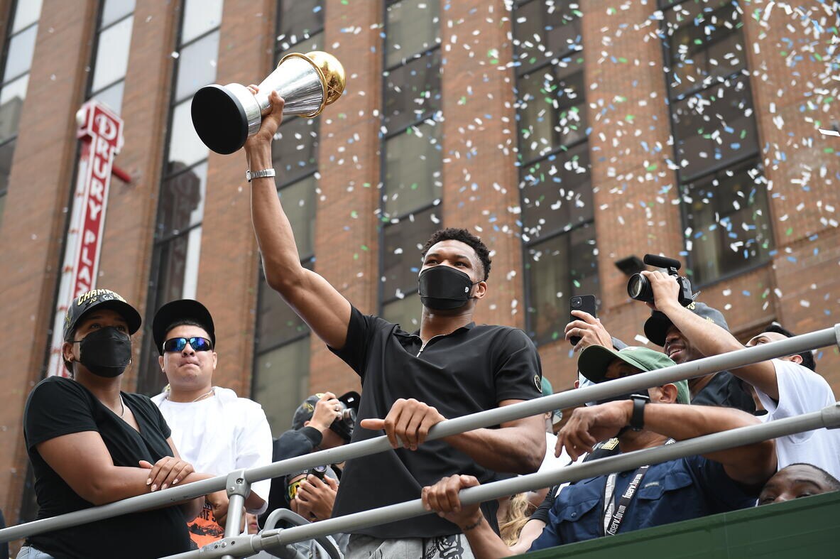 In Photos: 2021 NBA Champions Parade Photo Gallery | NBA.com